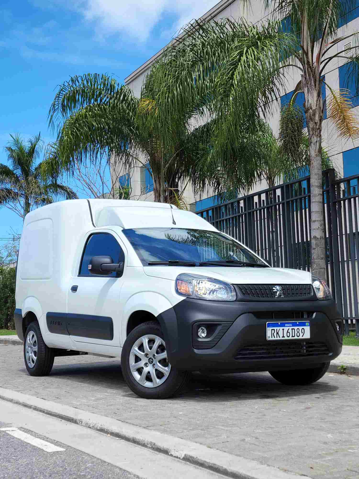 Peugeot Partner Rapid Business Pack - Idêntico com diferenças - Roda Rio
