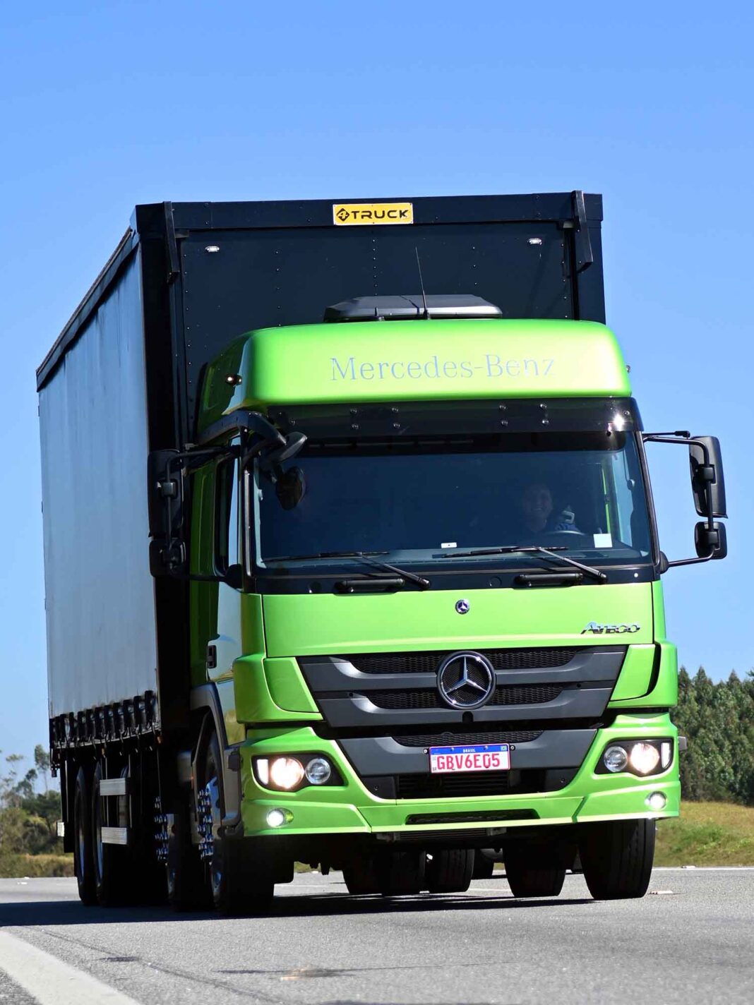 Mercedes-Benz Atego 3033 8x2 - Logística com privilégios - Roda Rio